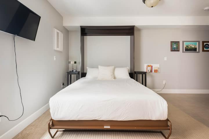 Private Entire Guest Suite Near Arts District - Portland, OR
