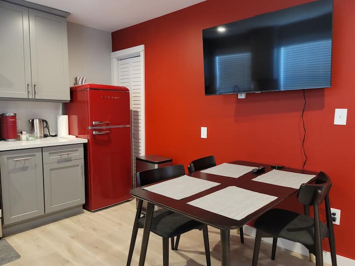Luxury Modern Retreat, 2 Bd/2 Bath Near Sf 22417 - Hayward, CA