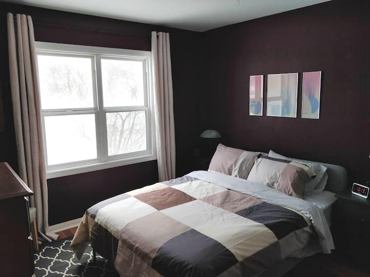 Charming Character Home In Peaceful Highlands - Edmonton