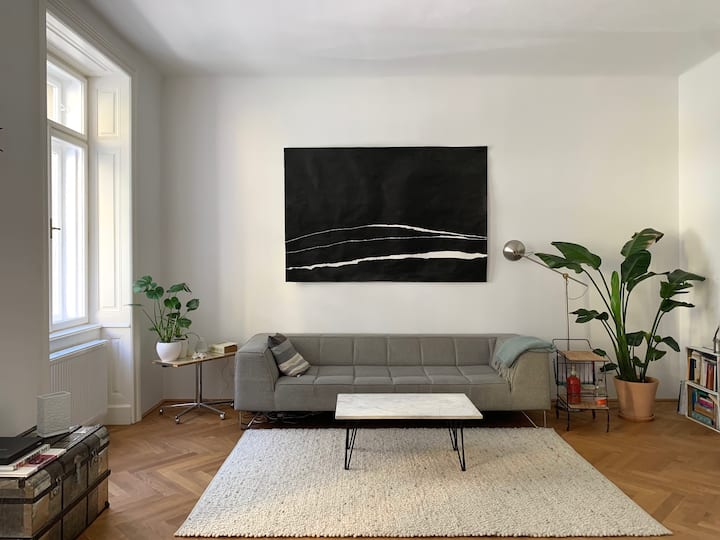 Artistic Apt. Between Naschmarkt & Mariahilfer Str - Wenen