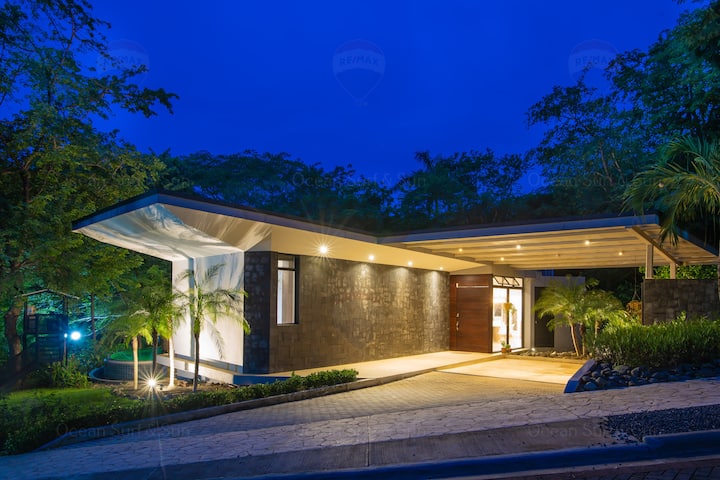 Playa Tamarindo Surf City Senderos Gated Community - Tamarindo