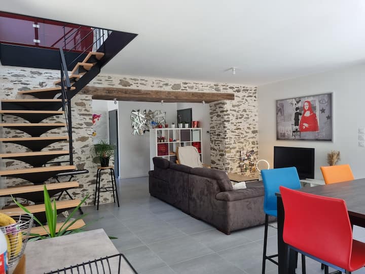 Très Jolie Maison Avec Du Charme, Et Des Pierres. - Oudon