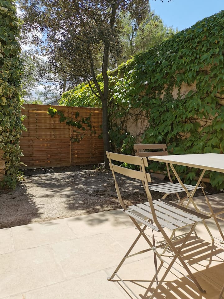 L'oliveraie: Gd Studio Indépendant Avec Jaccuzzi - Villeneuve-lès-Avignon