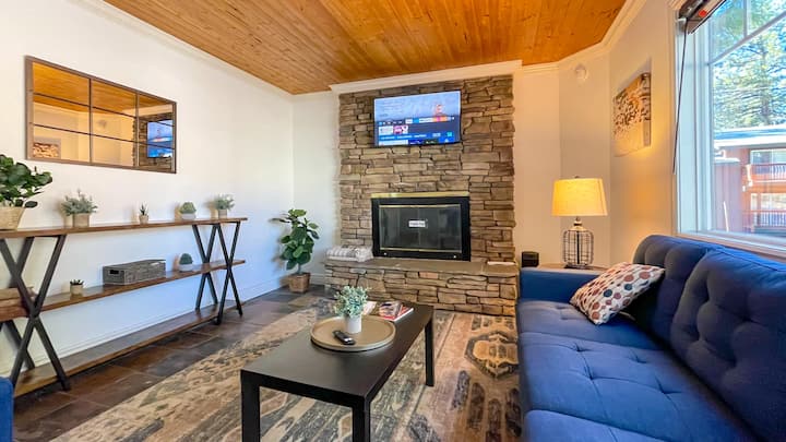 Cozy Lodge With Full Kitchen - Walk To All! - South Lake Tahoe, CA
