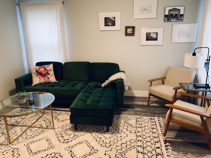 The Cheerful White House - Berkley, MI