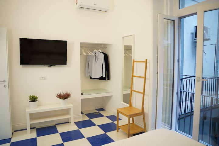 Maison Olivia, Nuovo Appartamento In Zona Chiaia - Naples