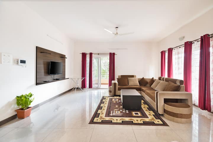 Luxurious 2bhk Apartment| Parking & Balcony| Bg Rd - 벵갈루루