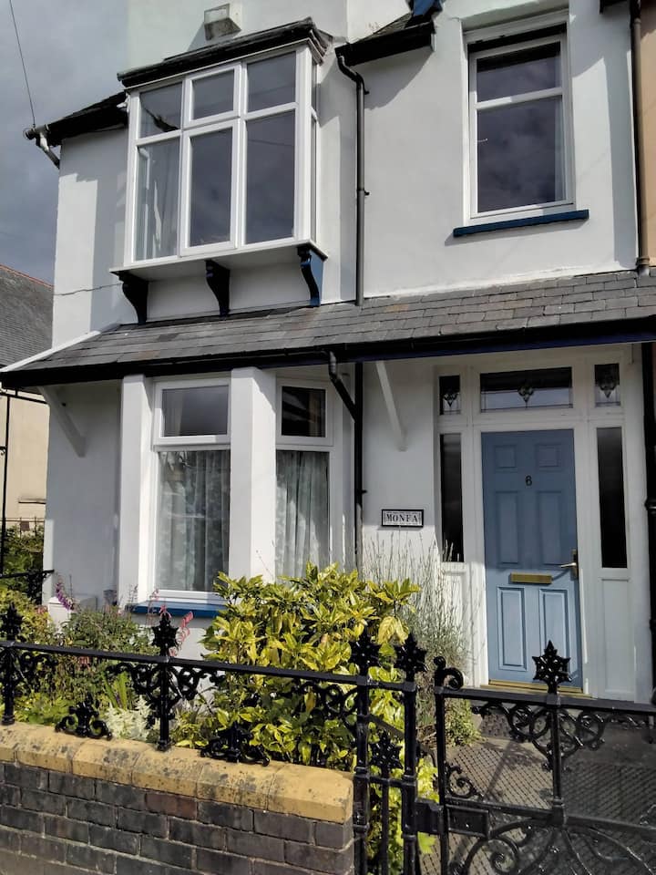 Monfa -  4 Bedroom Victorian Town House - Bala