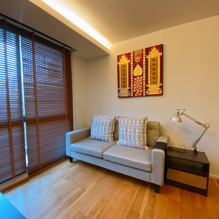 1 Bed Apartment In Ploenchit With Fiber Internet - بانكوك