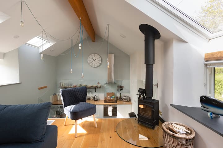 Delightful 1 Bedroom Stone Cottage With Log Burner - Widemouth Bay