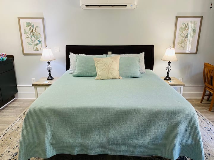 Magnolia Bungalow - Minutes To Beach. Private - Pensacola, FL