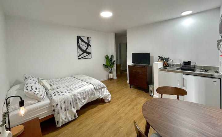 Renovated & Spacious Suite, In Central Hollywood - Los Ángeles, CA
