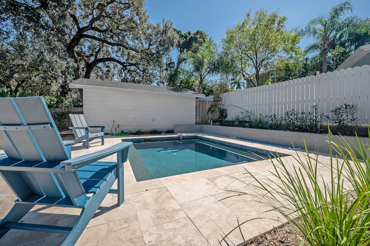Heated Pool Oasis | Hilltop Hideaway Getaway - Tampa, FL