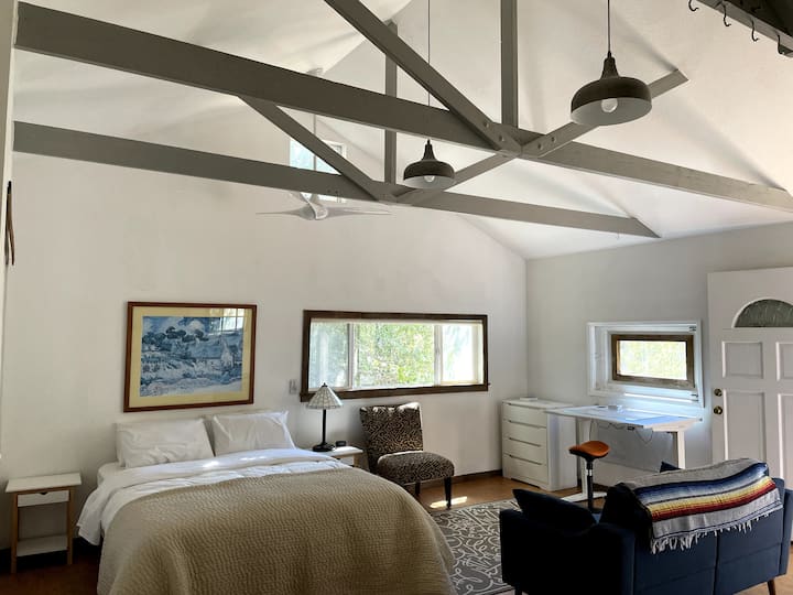 Quaint Petaluma Country Solar Studio - Petaluma, CA