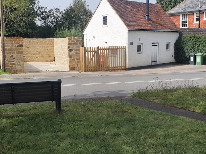 2 Bed, Pet Friendly, Unique Cottage, Large Garden - Bodiam Castle