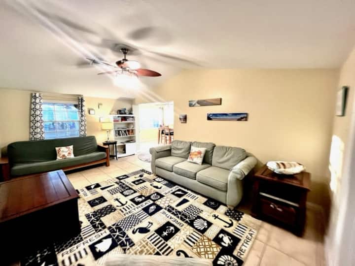 Coastal 3 Bedroom 1.5 Bath House W/outdoor Shower - Satellite Beach, FL
