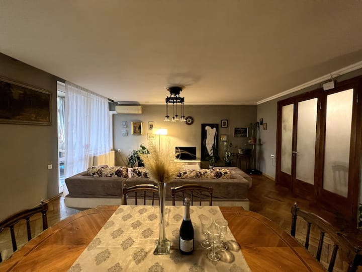 Sunny Flat Near The River - Tbilissi