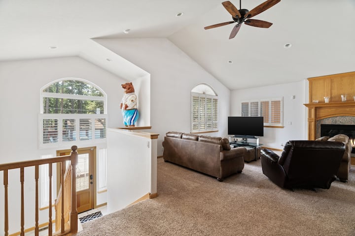 Winter Wonderland– 4br Pet-friendly Home - South Lake Tahoe, CA