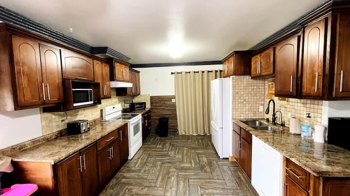 5-bdrm Home . 10 Mins From Downtown Denver. - Denver, CO