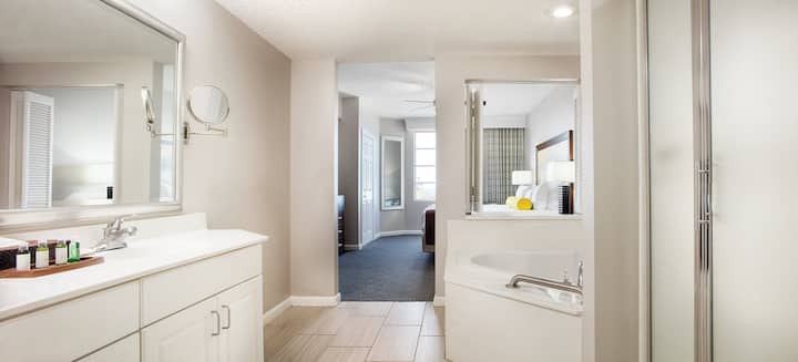 Aug 22-24  Daytona Beach 2 Br On Beach Aug 22-24 - Daytona Beach, FL