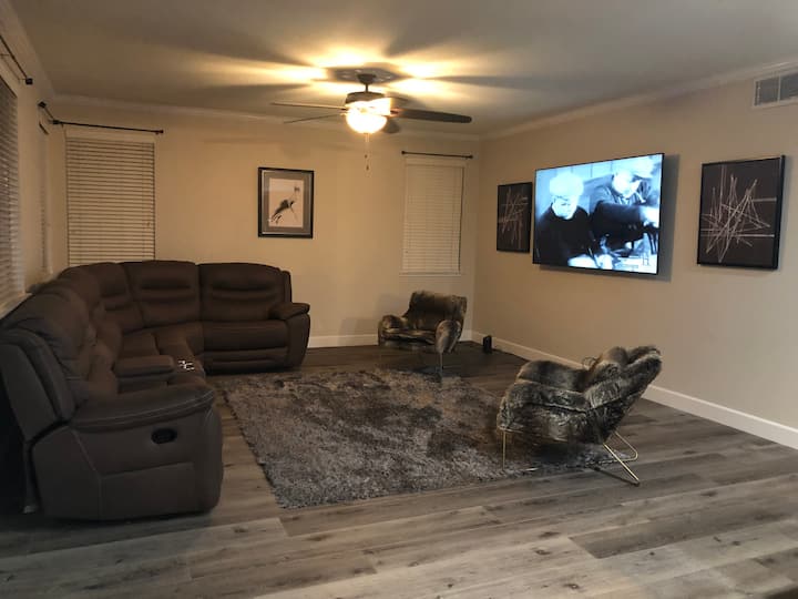 Spacious Bedroom/private Bath&65inch Tv. (#4) - Vacaville, CA