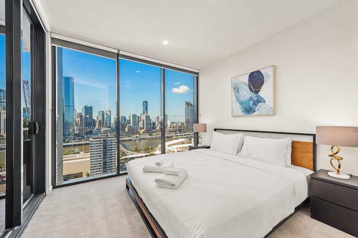 Bright & Modern Apt W/ City Views, King Bed, Park - Brisbane