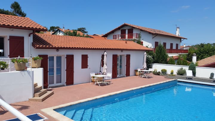 Agréable Chambre D'hôtes Avec Piscine - Urrugne
