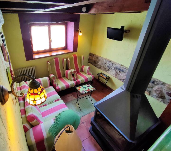 4 Star Rural House: Whirlpool Bath, Chimney, 4p - Somiedo