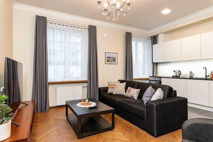 Exclusive Brand New Classic Apt City Center 2br - Tallinn