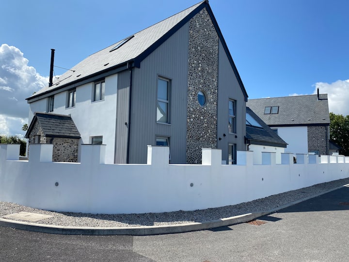 Detached 4 Bed Brand New House With Large Gardens - Cornwall