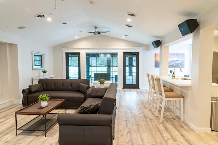 Heart Of The Elmwood Village + On-site Parking - Buffalo