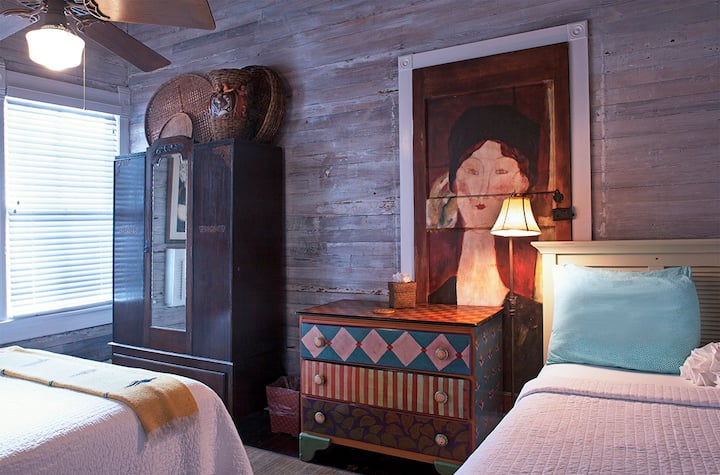 Bella's Room - 1 Queen + 1 Twin, Shared Bathroom - Key West, FL