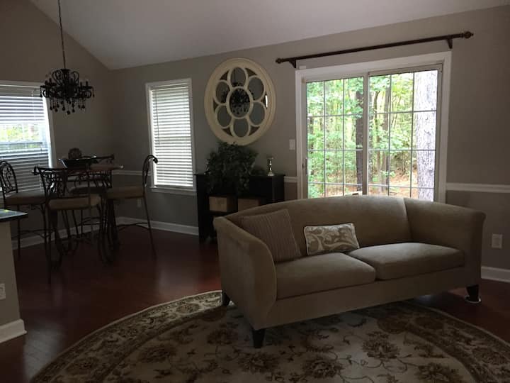 Entire Home Central Peachtree City -  Very Private - Peachtree City, GA