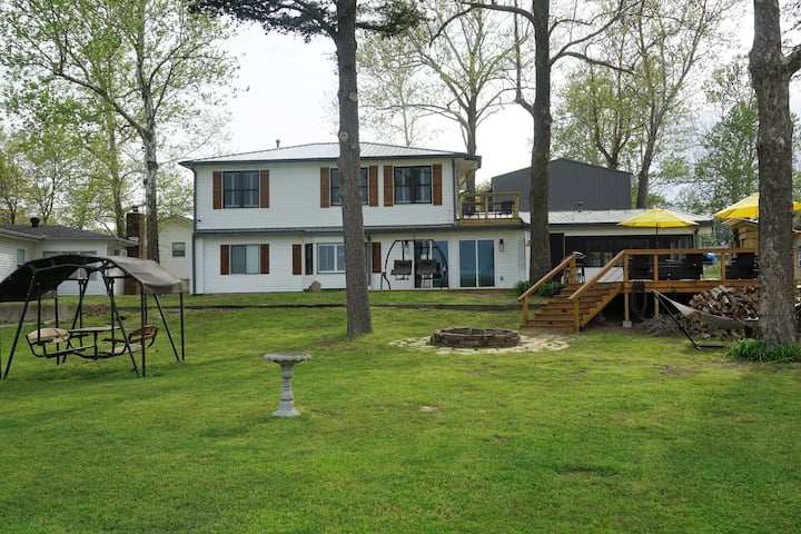 Lonestar Lakehouse -  Sandy Beaches & Lovely Views - Oklahoma