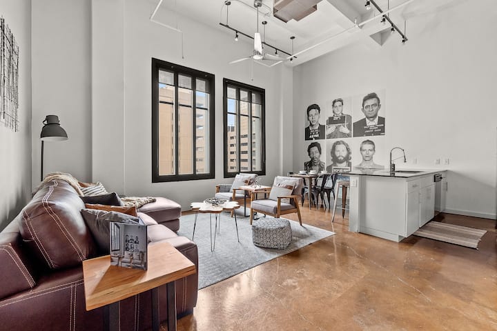King Bed - Unique Rebel Room At Sundance Sq - Riverside Drive – Fort Worth
