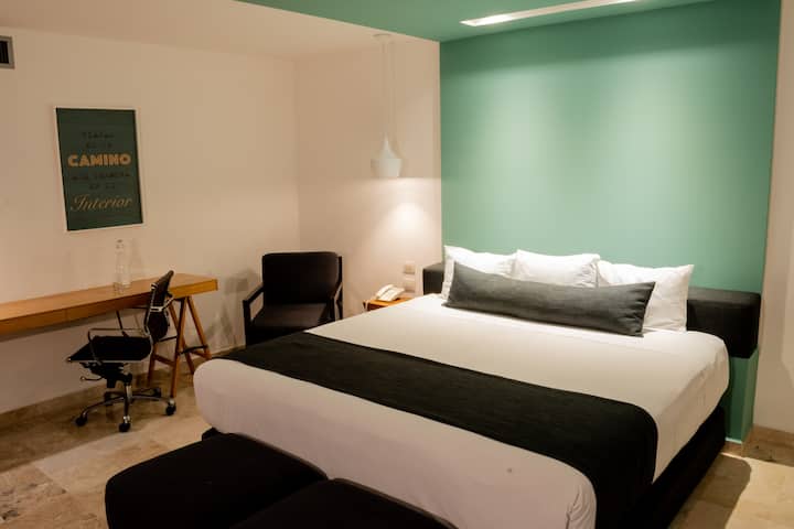 Junior Suite, Una Cama King Size Y Tina De Baño. - Heroica Veracruz