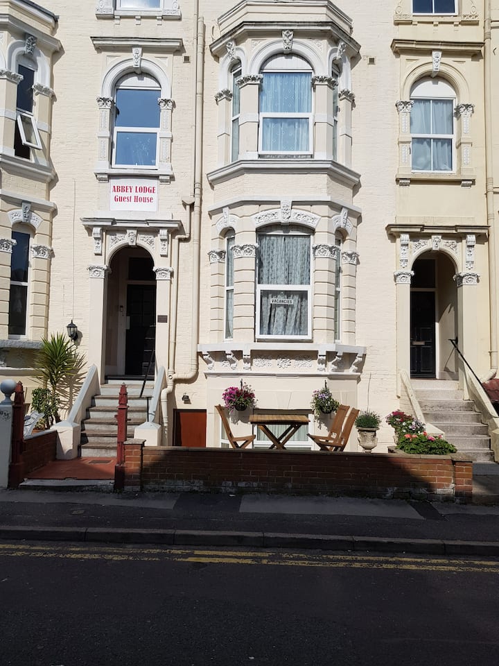 Abbey Lodge Guest House Rm1 - Twin Room - Wimborne Minster