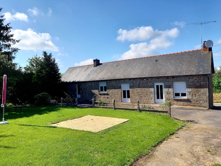 Charmante Maison En Pierre à La Campagne - Fougères