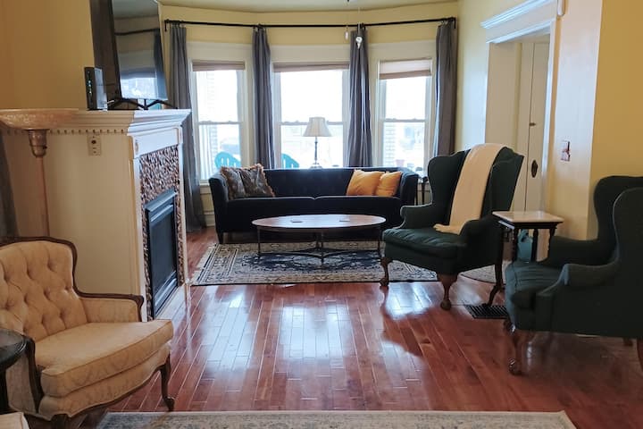 Quiet And Comfortable Home In West Bayfront - Presque Isle Beach