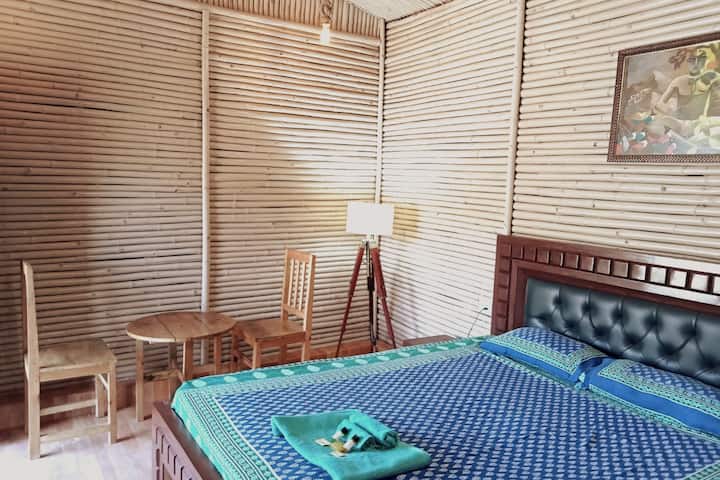 Spacious Wooden Cottages With Wide Valley View - Mukteshwar