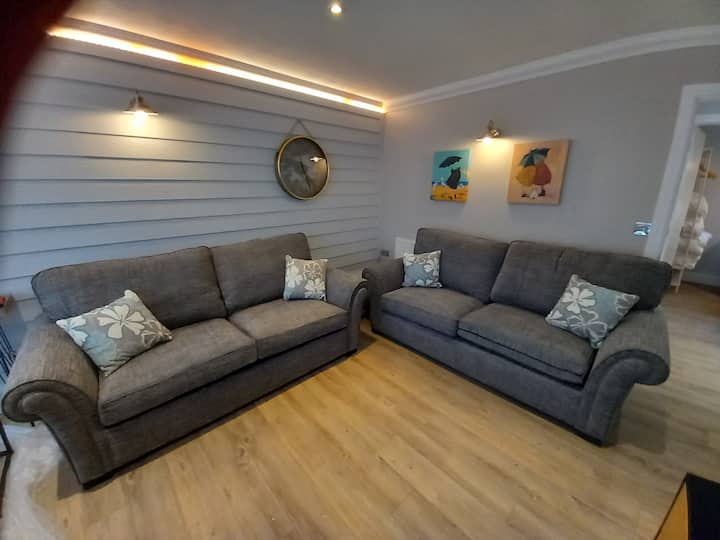 Luxury Cottage Close To Beach With Private Hot Tub - Barton on Sea