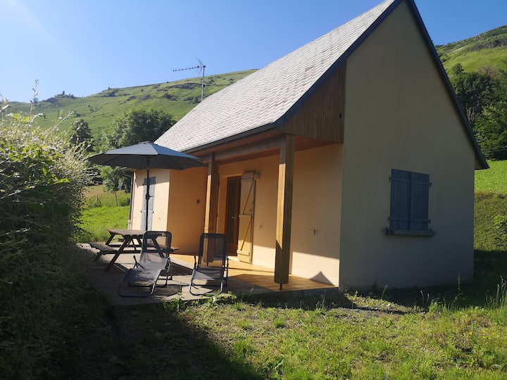 Gîtes Entre Salers Et Le Puy Mary Dans Le Cantal - Salers