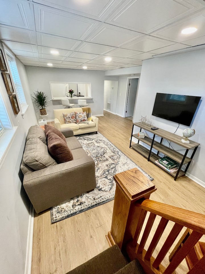 Safe And Spacious 2 Bedroom Apartment - Chicago, IL