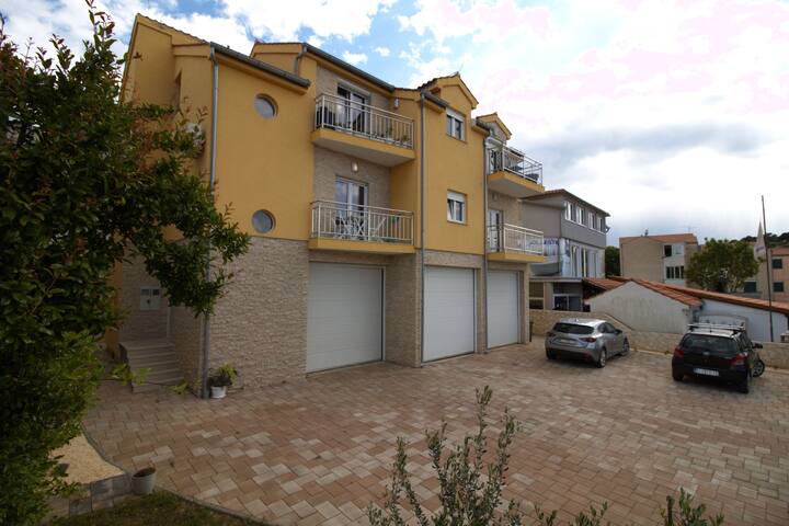 Apartman A2+2 - Pirovac