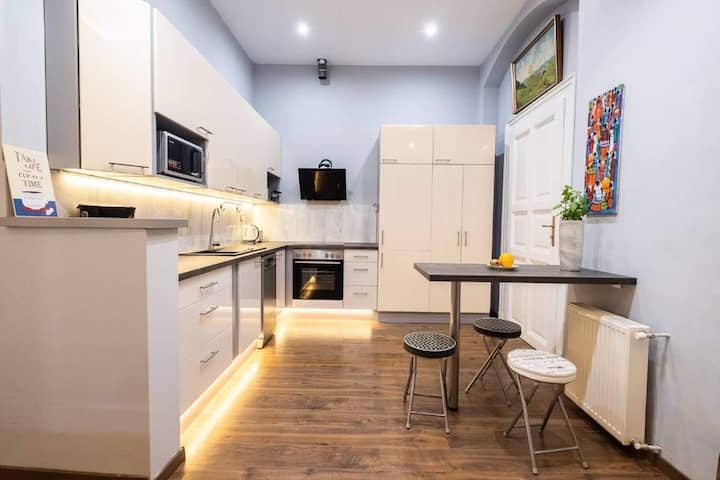 V6 Apartment By Small Home Budapest - Budapest