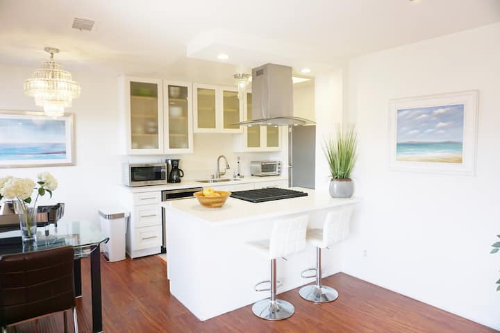 2 Bedrooms And A Den  Apt (Ocean Breeze 7a) - Santa Monica, CA