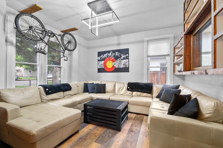 Uniquely Modern Old Town Gem With Hot Tub & Bikes! - Fort Collins, CO