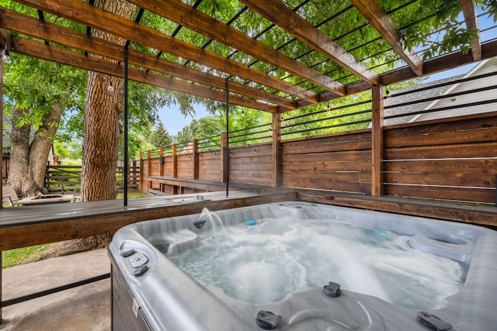 Uniquely Modern Old Town Gem With Hot Tub & Bikes! - Fort Collins, CO