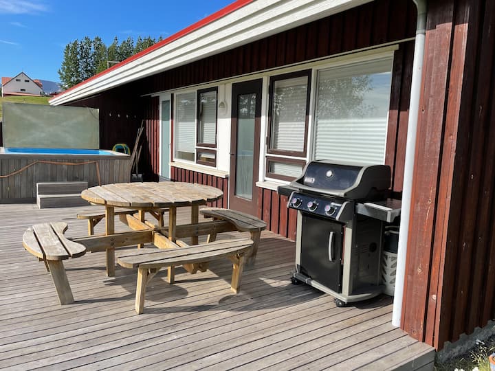 Charming 3 Bedroom Cottage With Hot Tub And Patio - Iceland