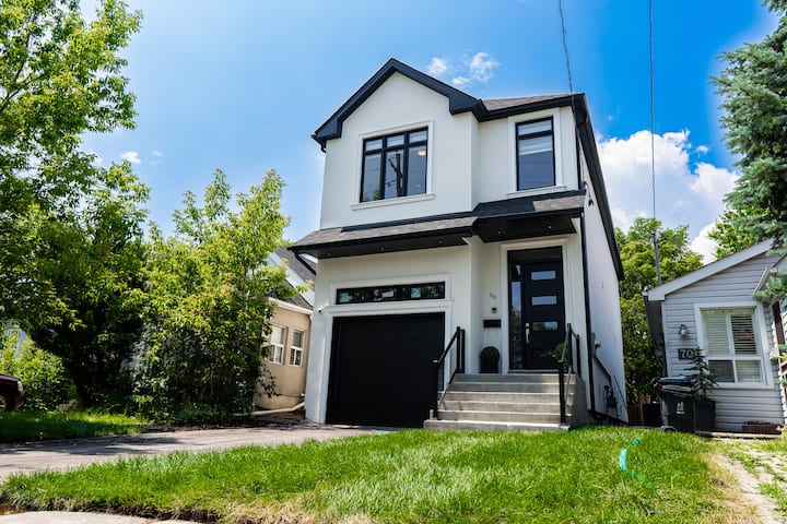 Best Price In Toronto For 8 People. - Toronto